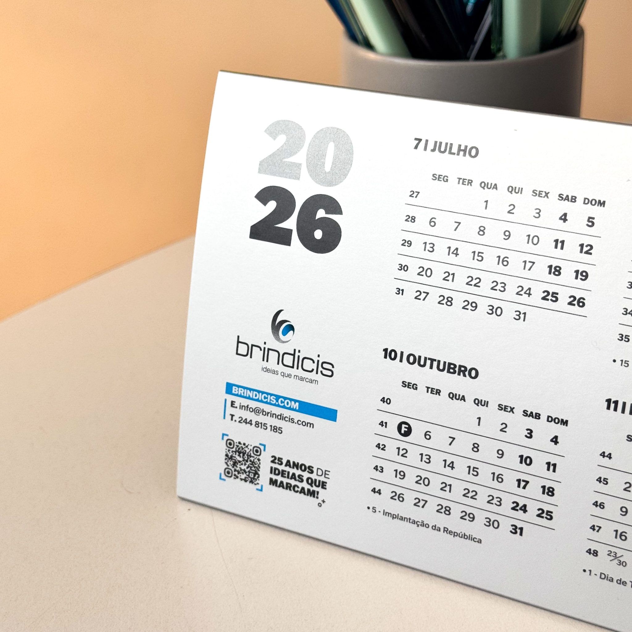 Calendário de mesa triangular - Go Paper